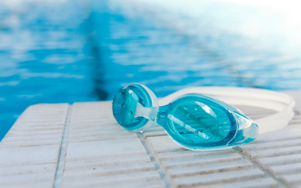 Swimming Equipment List: 20 Items (with Pictures)